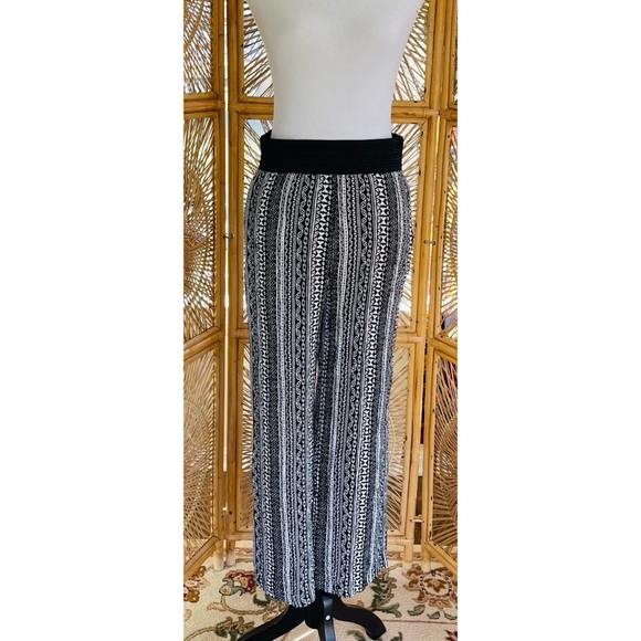 Robert Louis | Pants & Jumpsuits | Robert Louis Black And White Rayon ...